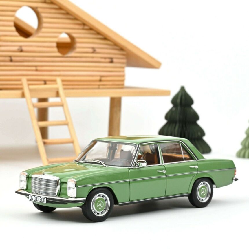 Norev 1:18 Mercedes-Benz 200/8 W115 1973 Groen – Toebaa